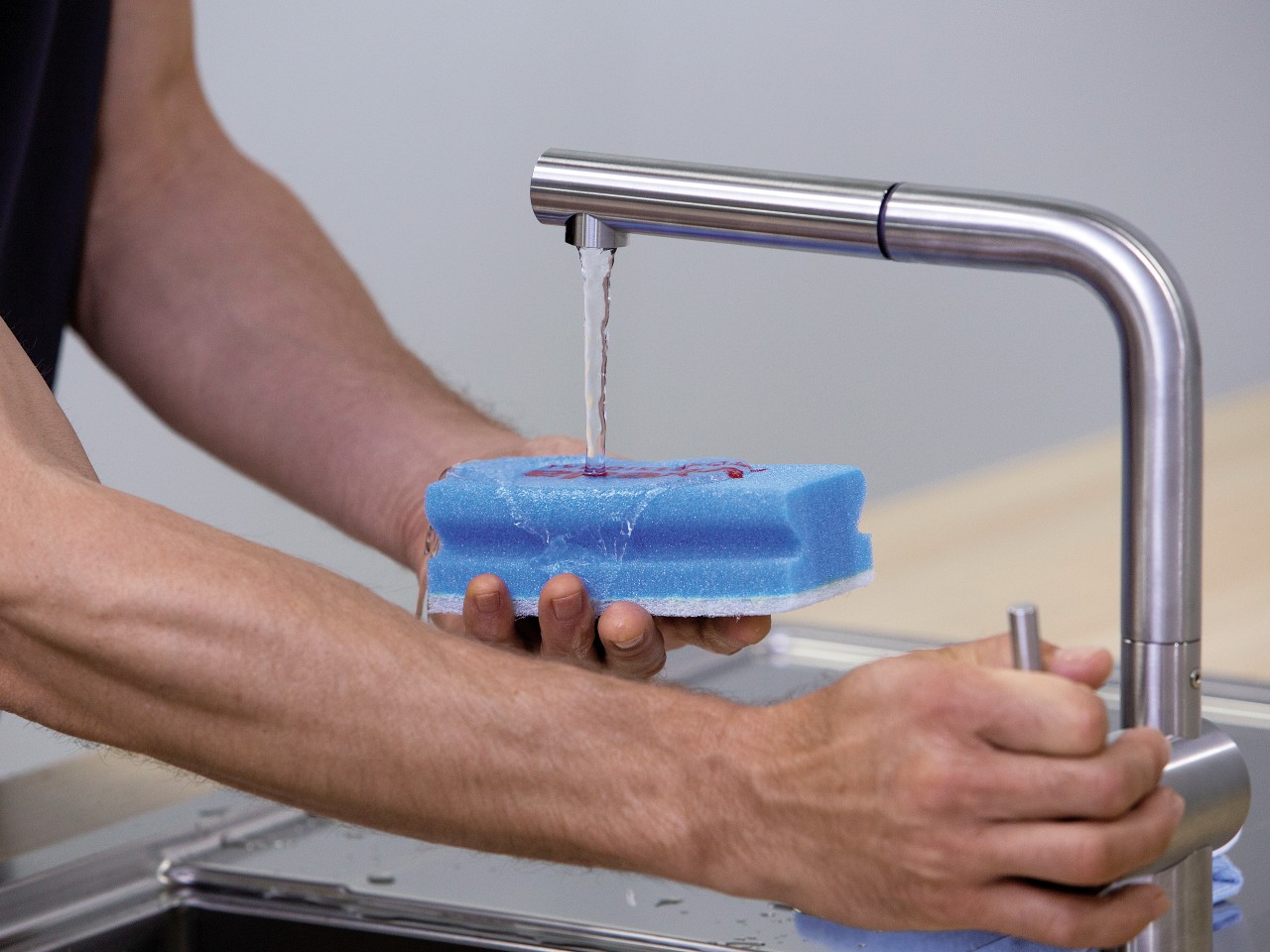 Cleaning your kitchen mixer tap: Care tips that really work | BLANCO